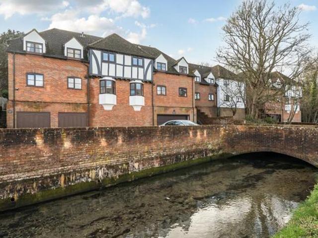 2 Bedroom Apartment Buckinghamshire Buckinghamshire 100132187