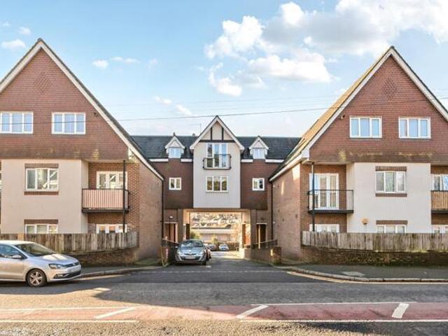 2 Bedroom Apartment Buckinghamshire Buckinghamshire LS100456618