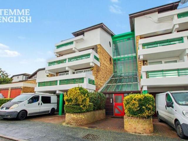 2 Bedroom Apartment Basildon Essex 101678363