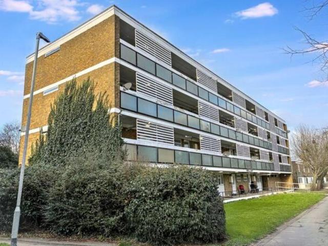 2 Bedroom Apartment Basildon Essex 101678600