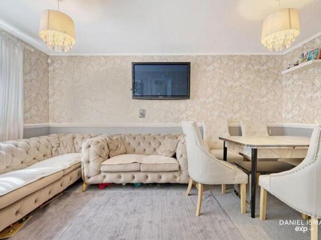 2 Bedroom Apartment Basildon Essex 101678832