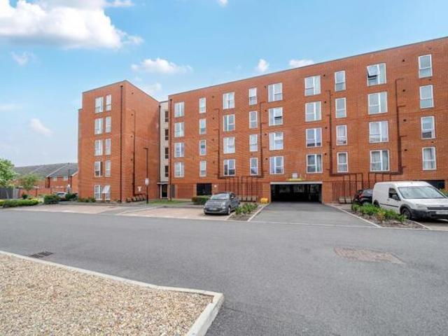 2 Bedroom Apartment Basingstoke Hampshire LS100502957