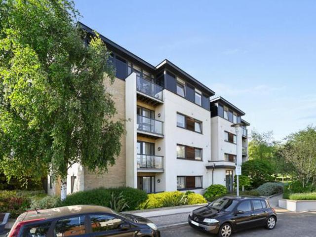 2 Bedroom Apartment Barnet Great London LS99608475