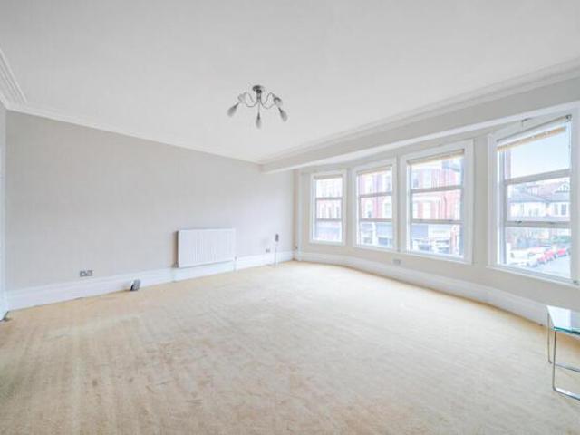 2 Bedroom Apartment Barnet Greater London 98477361