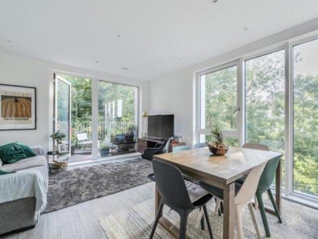 2 Bedroom Apartment Barnet Greater London 99029479