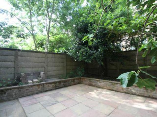 2 Bedroom Apartment Barnet Greater London 99986322