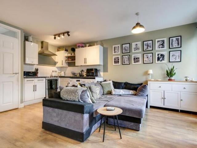 2 Bedroom Apartment Barnstaple Devon 100615063