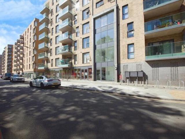 2 Bedroom Apartment Barking Greater London 98118752