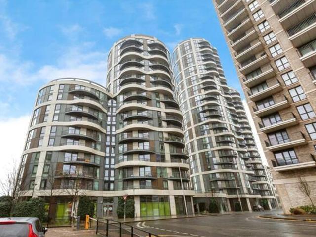 2 Bedroom Apartment Barking Greater London LS99344939