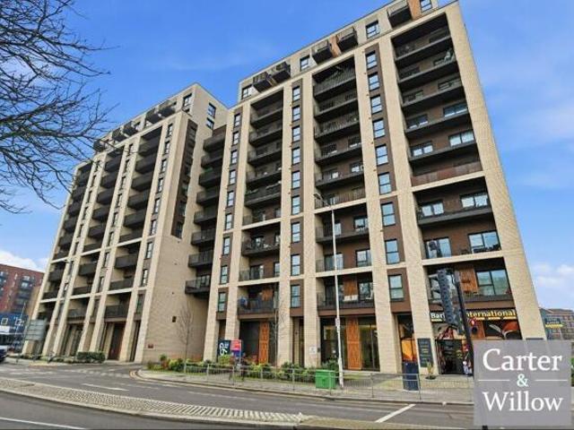 2 Bedroom Apartment Barking Essex Great London LS98612382