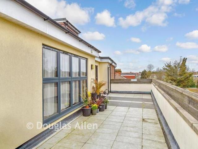 2 Bedroom Apartment Barkingside Great London 101676238