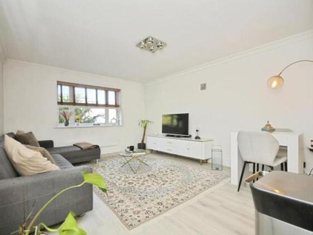 2 Bedroom Apartment Beckenham Greater London 100132730