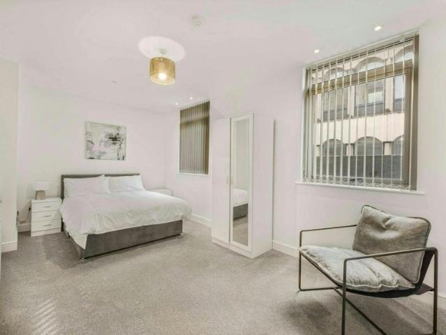 2 Bedroom Apartment Belfast Belfast 102848527