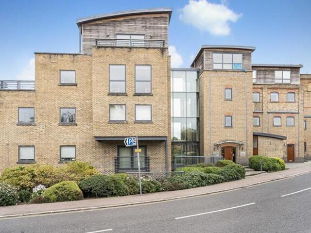 2 Bedroom Apartment Berkhamsted Hertfordshire LS100132388