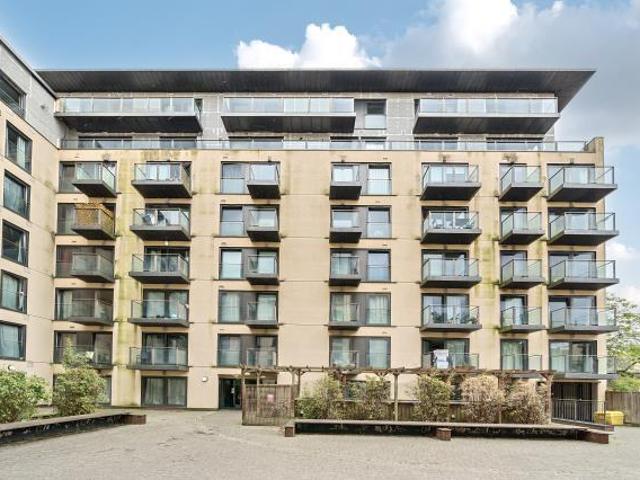 2 Bedroom Apartment Berkshire Slough LS98377622
