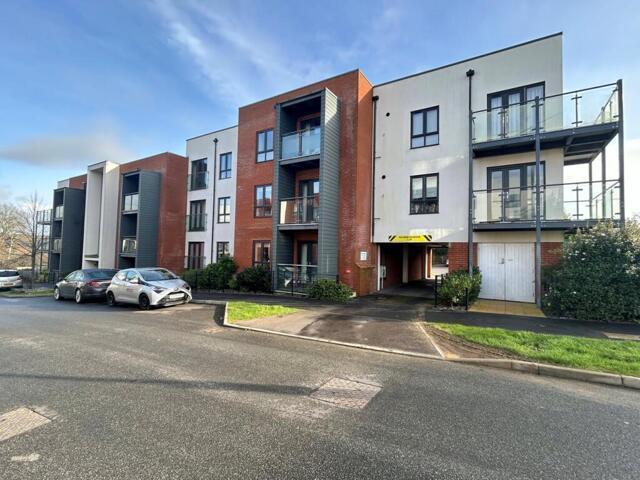 2 Bedroom Apartment Bexhill East Sussex 99029310