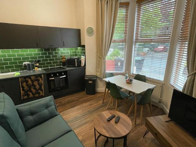 2 Bedroom Apartment Birmingham Birmingham 90642459