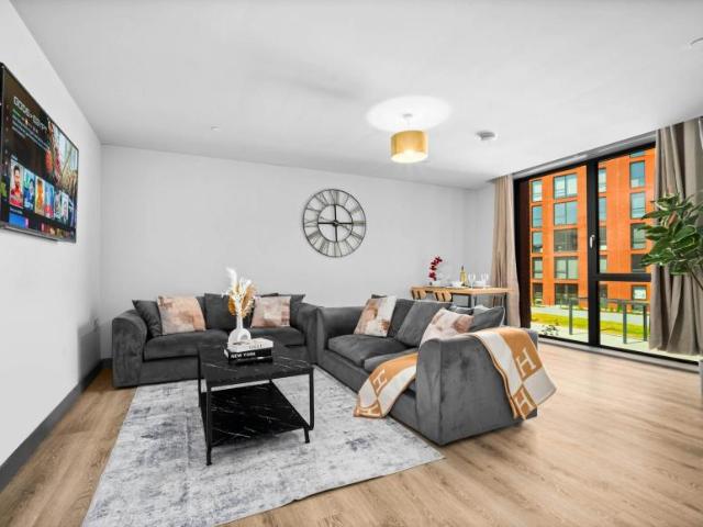 2 Bedroom Apartment Birmingham Birmingham 90790723