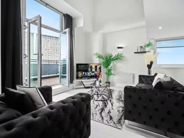 2 Bedroom Apartment Birmingham Birmingham 97845942