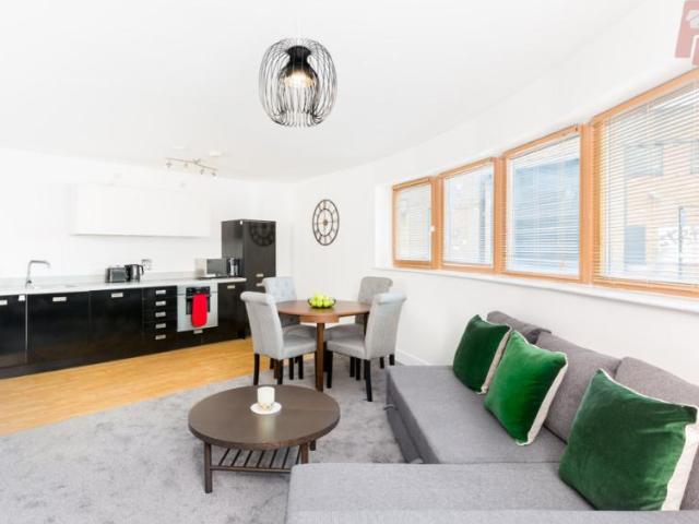 2 Bedroom Apartment Birmingham Birmingham 99383818