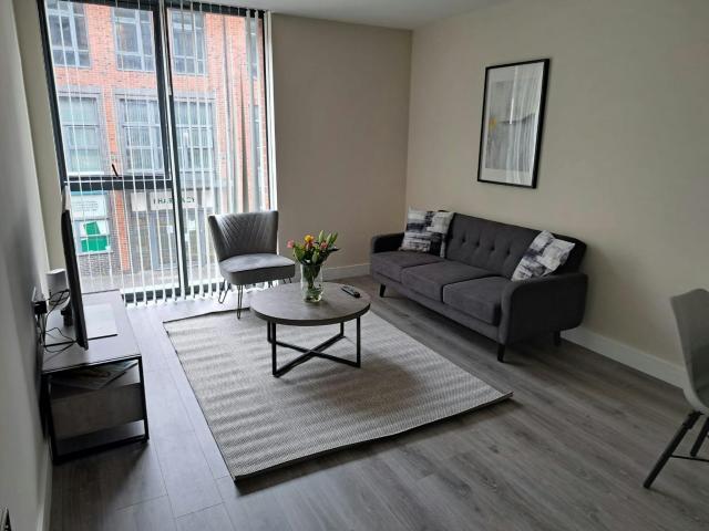 2 Bedroom Apartment Birmingham Birmingham LS77993767