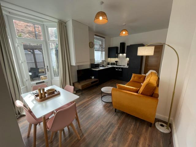 2 Bedroom Apartment Birmingham Birmingham LS88727228