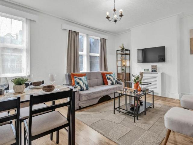2 Bedroom Apartment Birmingham Birmingham LS89367083