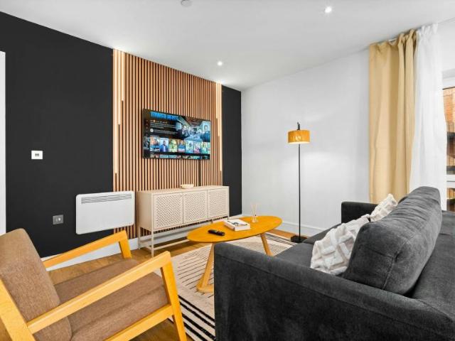 2 Bedroom Apartment Birmingham Birmingham LS90758396