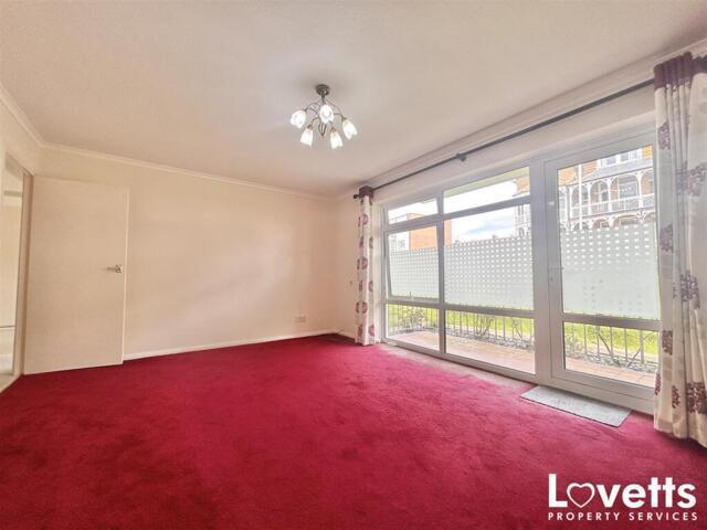 2 Bedroom Apartment Birchington Kent LS99437392