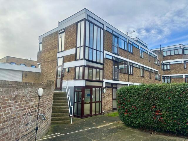2 Bedroom Apartment Birchington Kent LS99437406