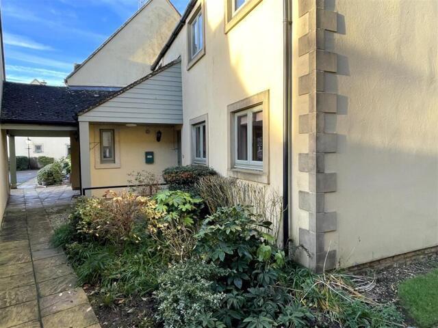 2 Bedroom Apartment Bourton On Water Gloucestershire LS99290035