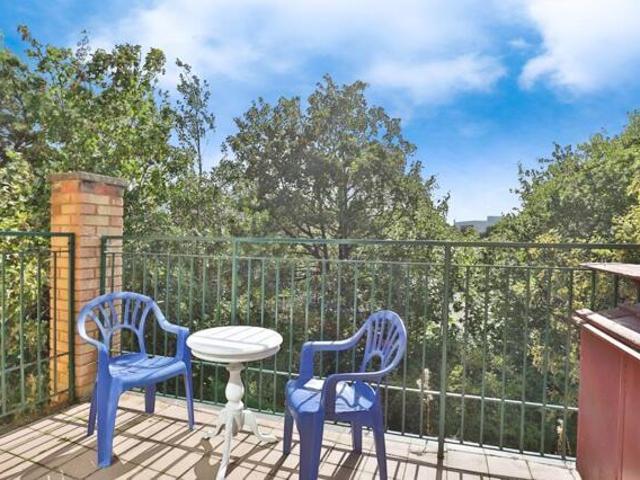 2 Bedroom Apartment Bournemouth Bournemouth 100541097