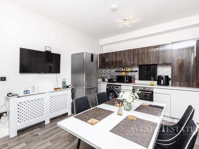 2 Bedroom Apartment Bournemouth Bournemouth 101677176
