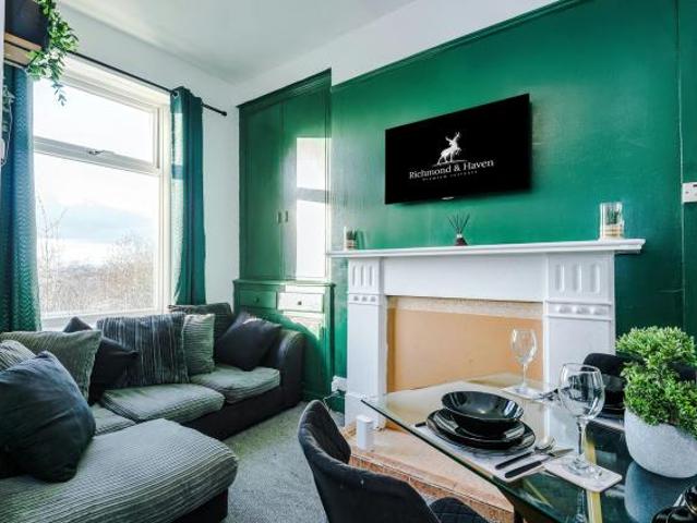 2 Bedroom Apartment Bradford Bradford LS88226639