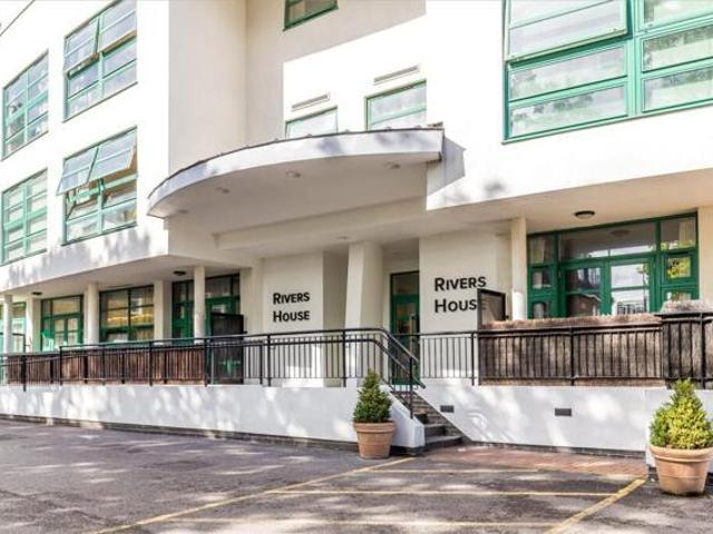 2 Bedroom Apartment Brentford Greater London 101931537