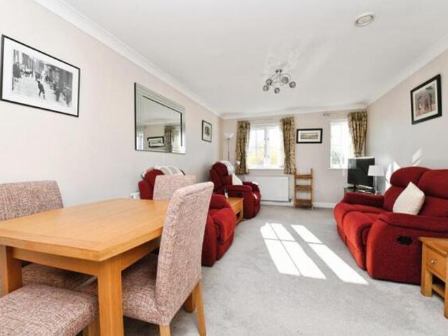2 Bedroom Apartment Brentwood Essex 100786994