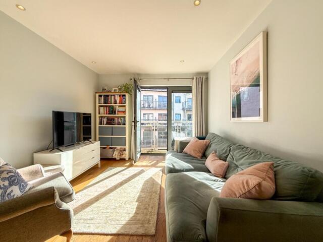 2 Bedroom Apartment Bristol City Of Bristol 100316987