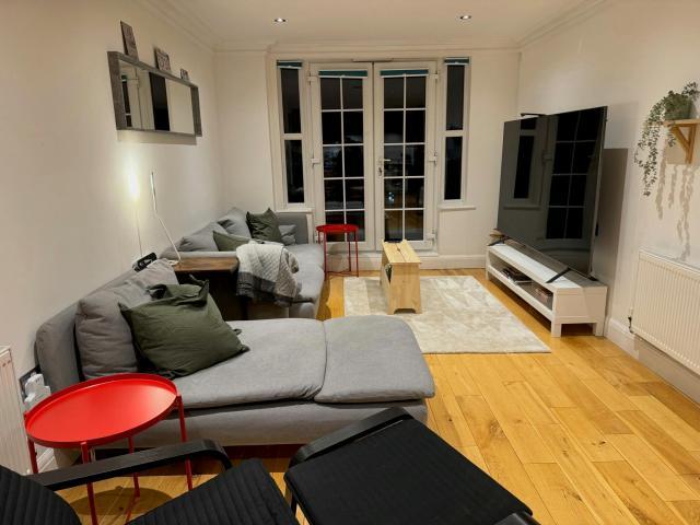 2 Bedroom Apartment Bromley Bromley 79780824