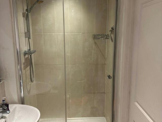 2 Bedroom Apartment Bromley Bromley LS93724280
