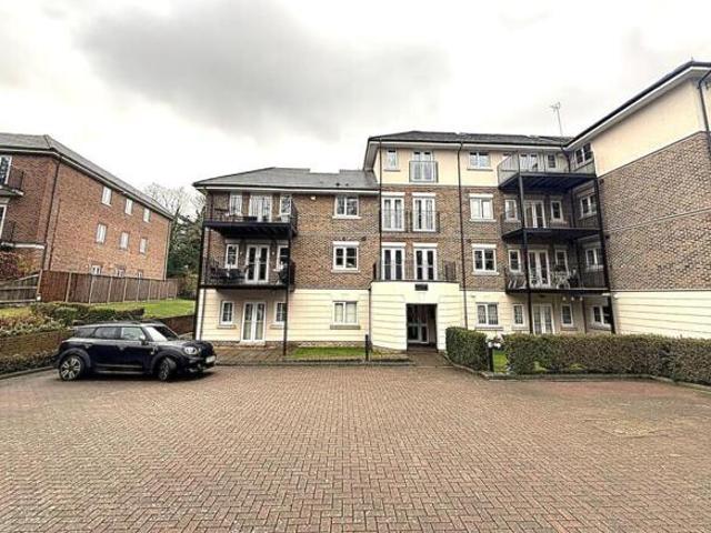 2 Bedroom Apartment Bromley Great London LS98718199