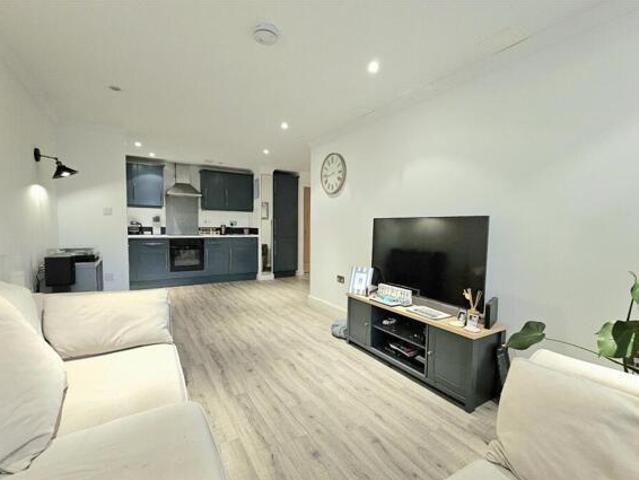 2 Bedroom Apartment Camberley Surrey 100096732