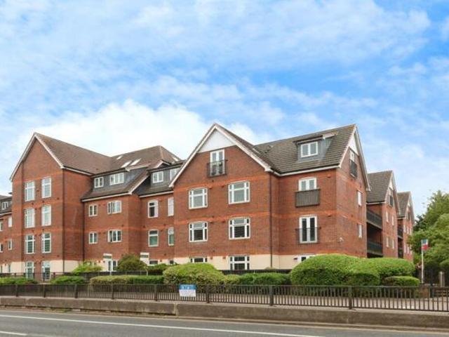 2 Bedroom Apartment Camberley Surrey 101199676