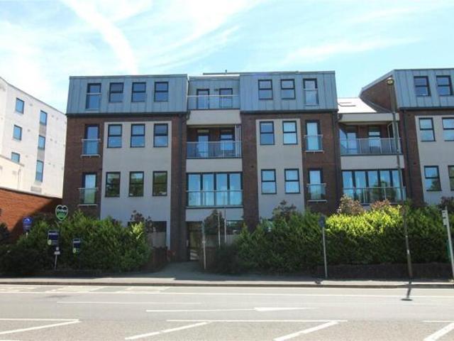 2 Bedroom Apartment Camberley Surrey 98205236