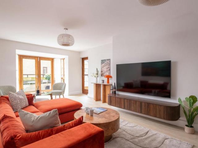 2 Bedroom Apartment Cambridge Cambridge 102703306