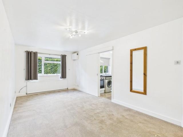 2 bedroom Apartment Canonsfield Road, Welwyn