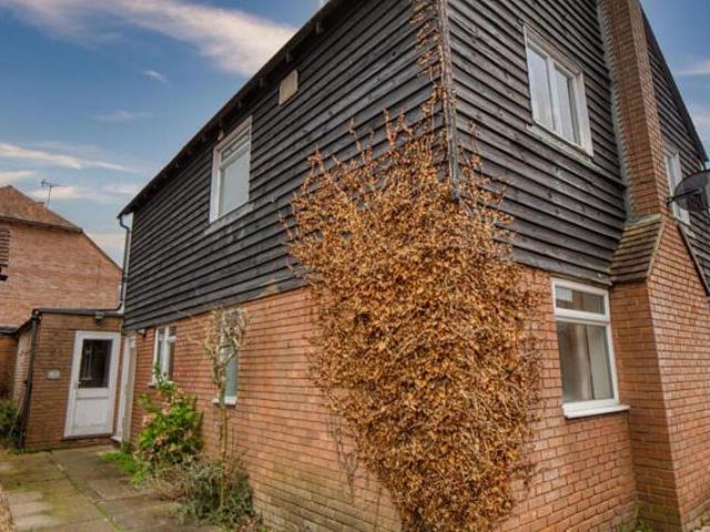 2 Bedroom Apartment Canterbury Kent 101675690