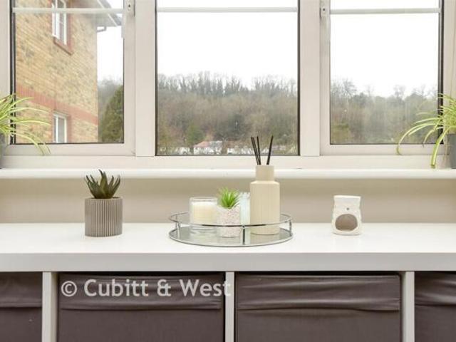 2 Bedroom Apartment Caterham Surrey LS101025863
