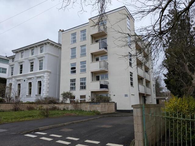 2 Bedroom Apartment Cheltenham Gloucestershire 101676098