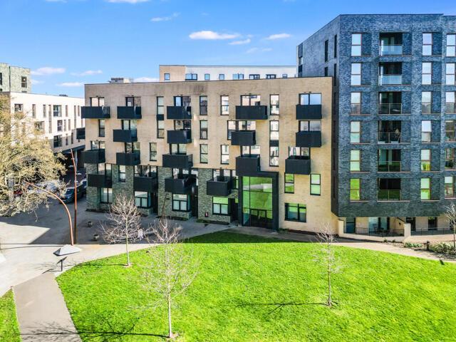 2 Bedroom Apartment Chelmsford Essex 101119457