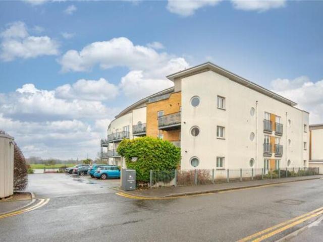 2 Bedroom Apartment Chertsey Surrey 101119449